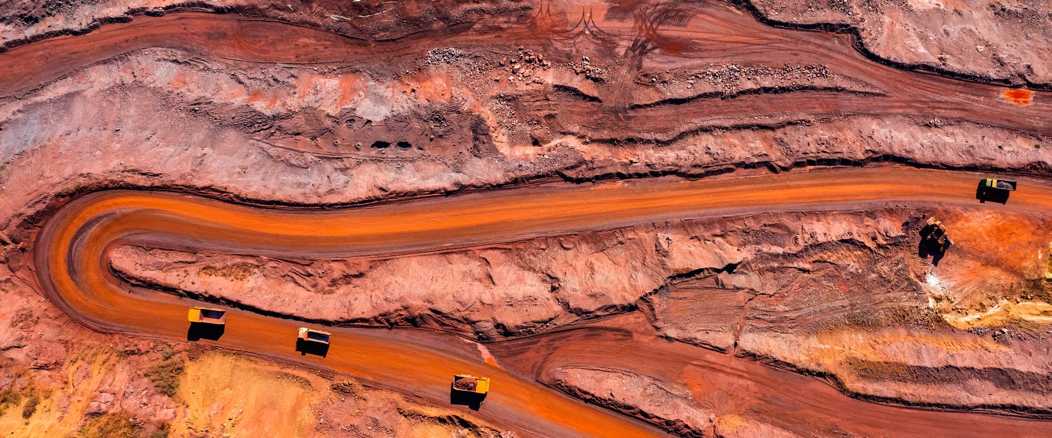 Iron ore price tracking: market-reflective data, charts and analysis